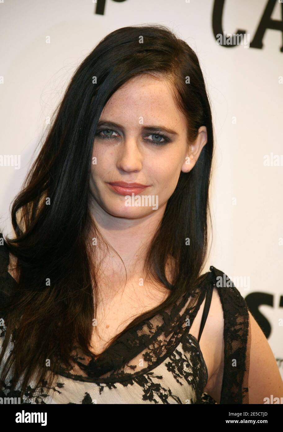 Eva green red carpet hi-res stock photography and images - Alamy