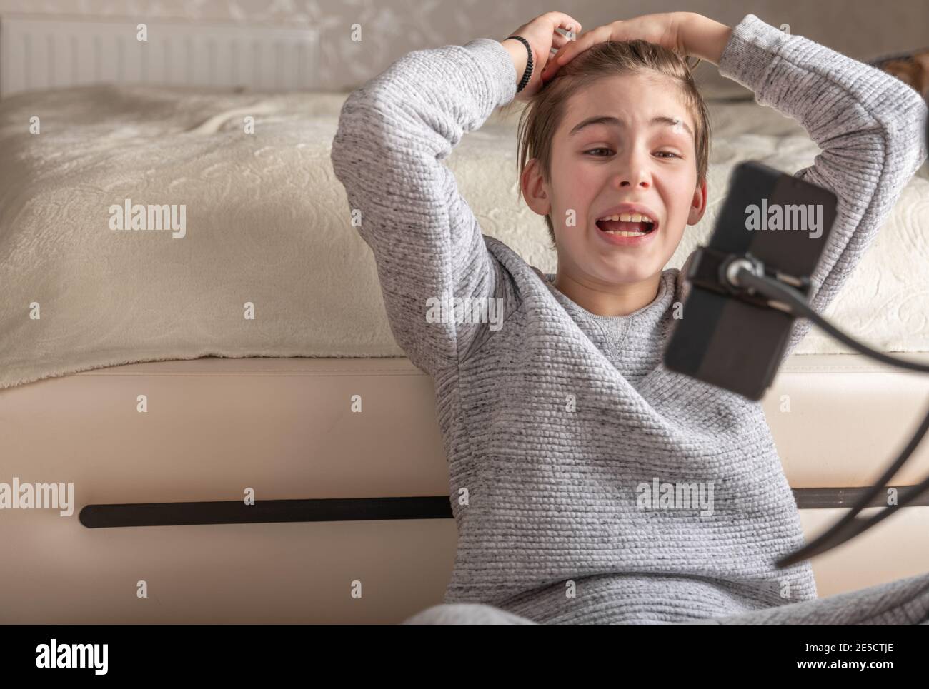 Teen boy making bed hi-res stock photography and images - Alamy