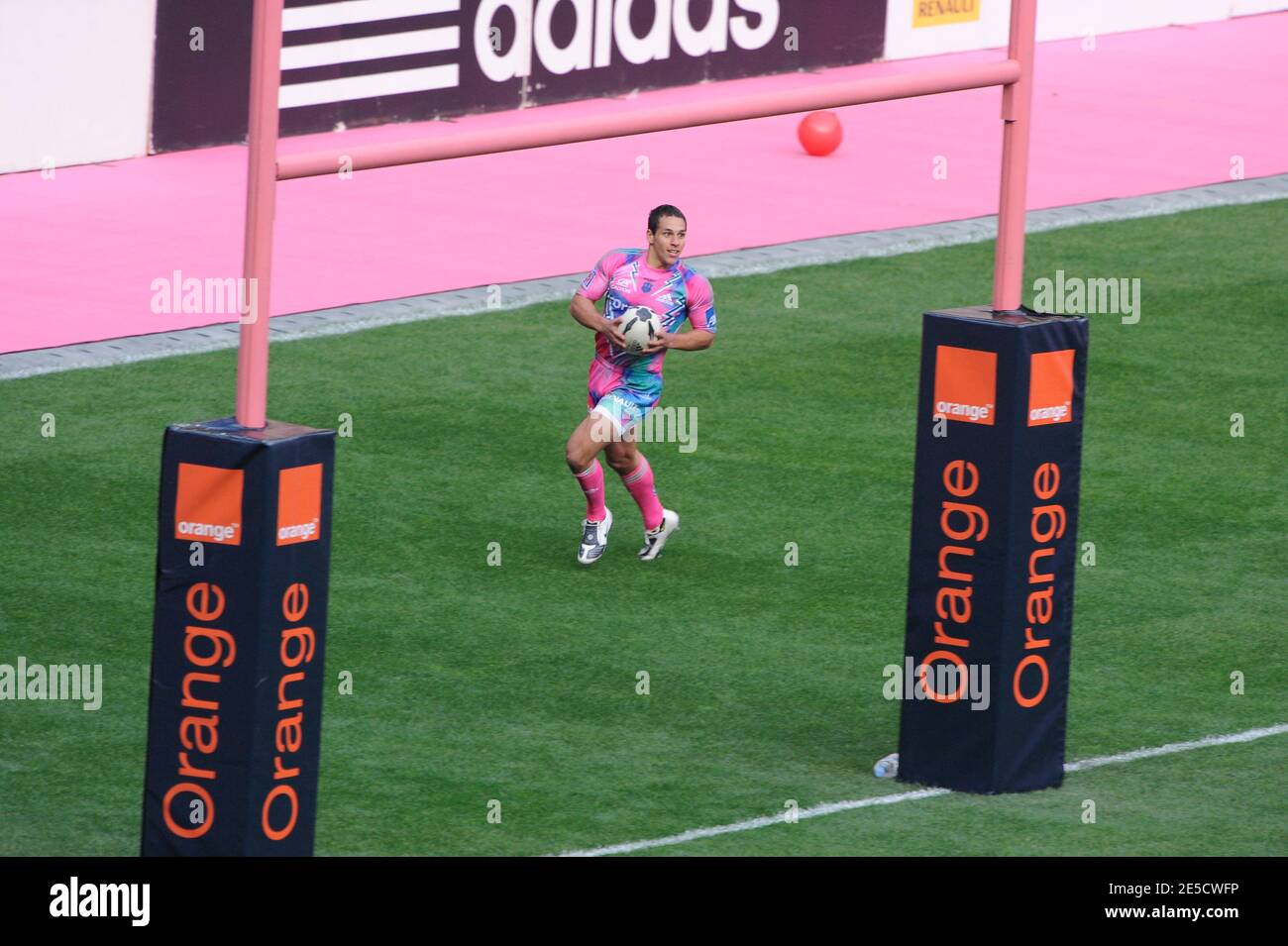Stade Francais' Julien Arias scores a try during the French Top 14 ...