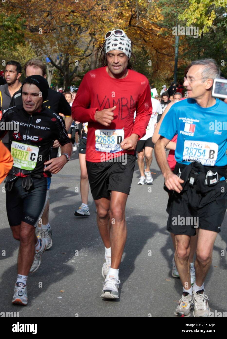 Former tennis player and singer Yannick Noah runs during the 2008 New ...