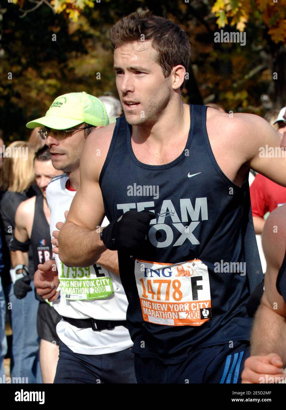 Actor Ryan Reynolds runs during the 2008 New York City Marathon on ...