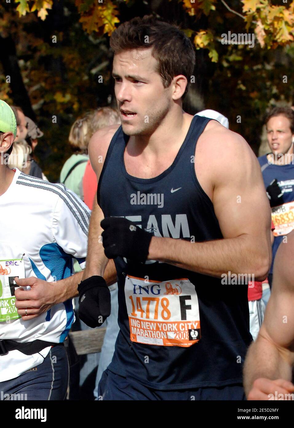 Actor Ryan Reynolds runs during the 2008 New York City Marathon on ...