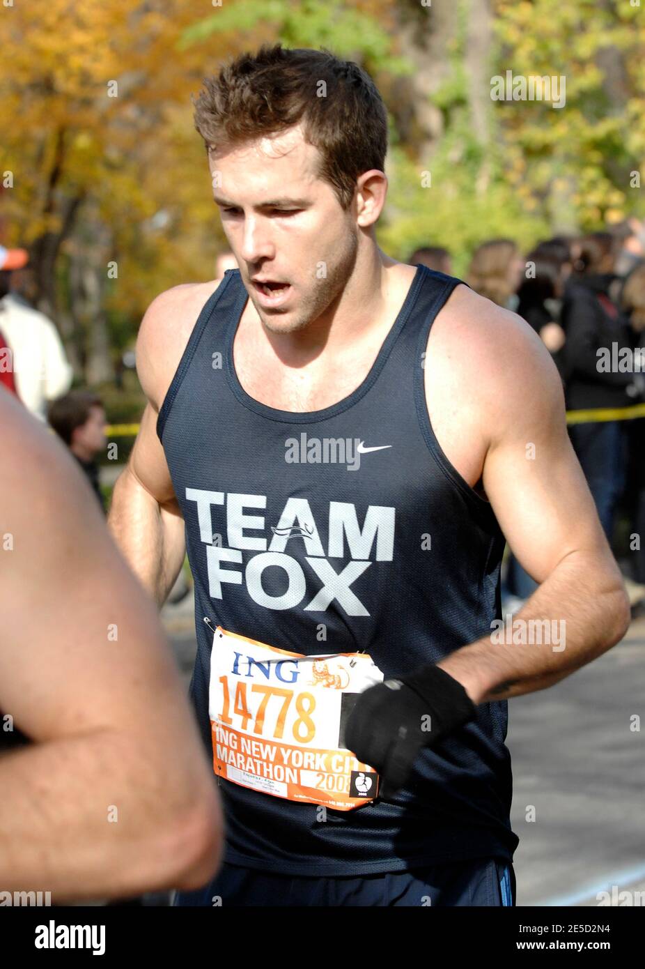 Actor Ryan Reynolds runs during the 2008 New York City Marathon on ...