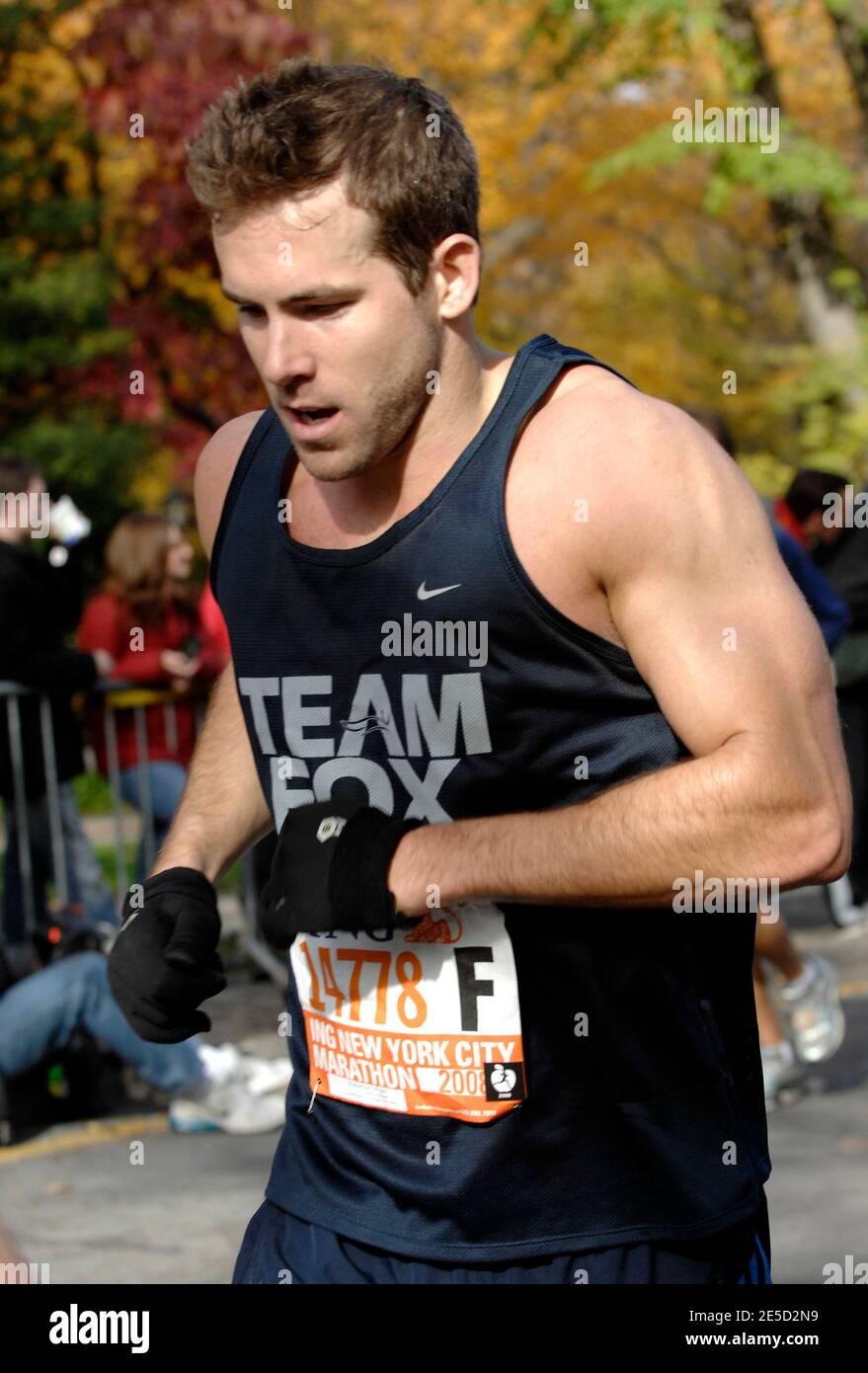 Actor Ryan Reynolds runs during the 2008 New York City Marathon on ...