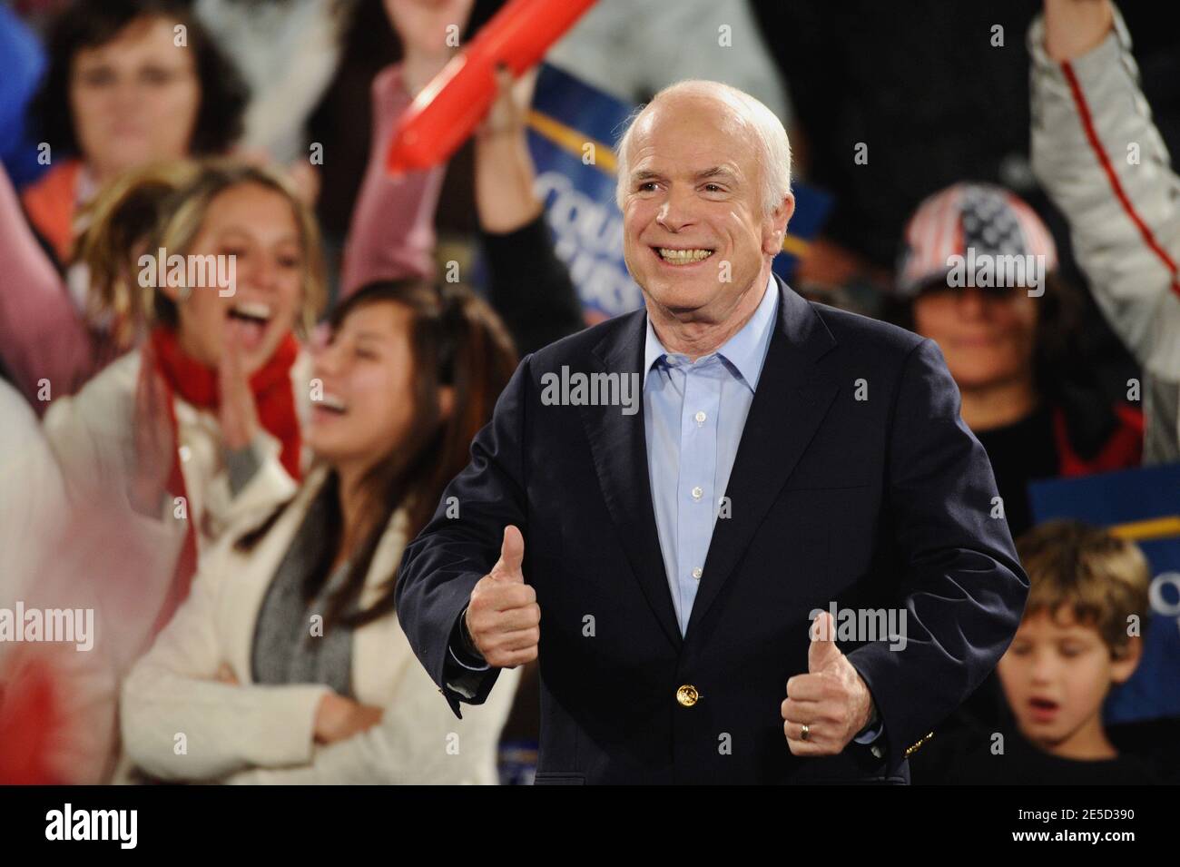 John maccain hi-res stock photography and images - Alamy