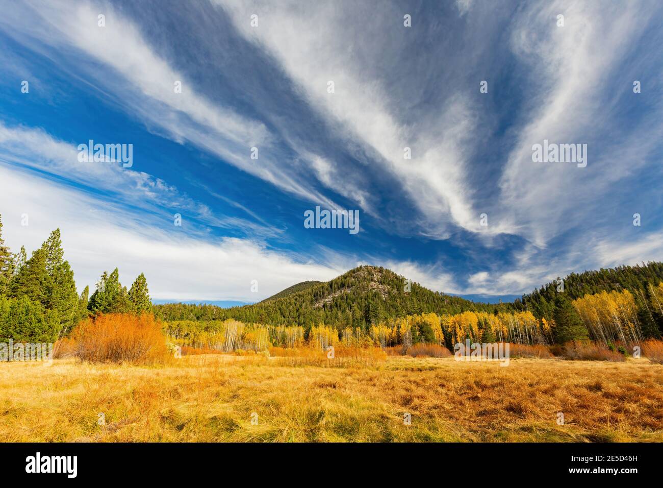 Sunny view with beautiful fall color along the Hope Valley in Lake ...