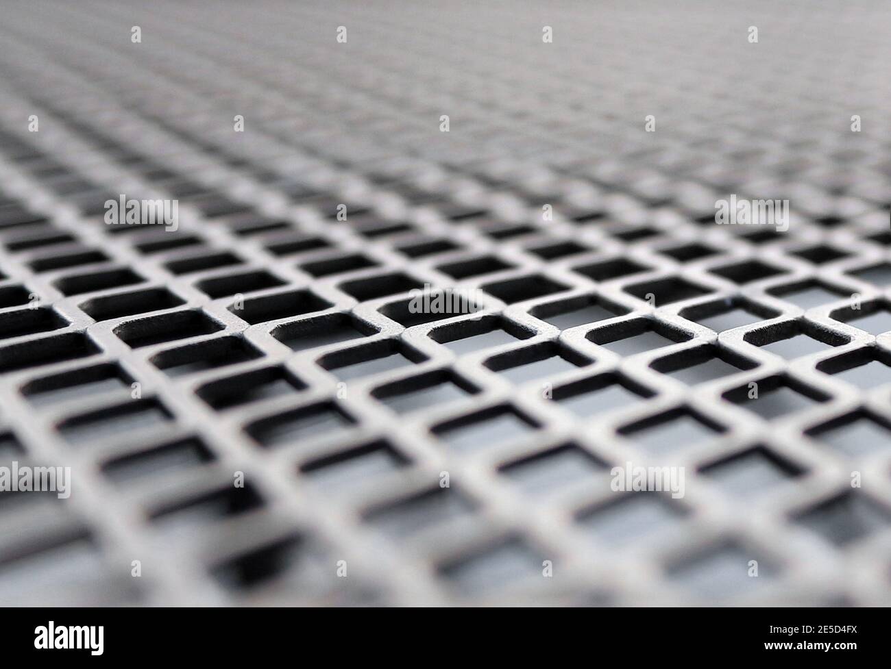 Metal crisscross pattern hi-res stock photography and images - Alamy