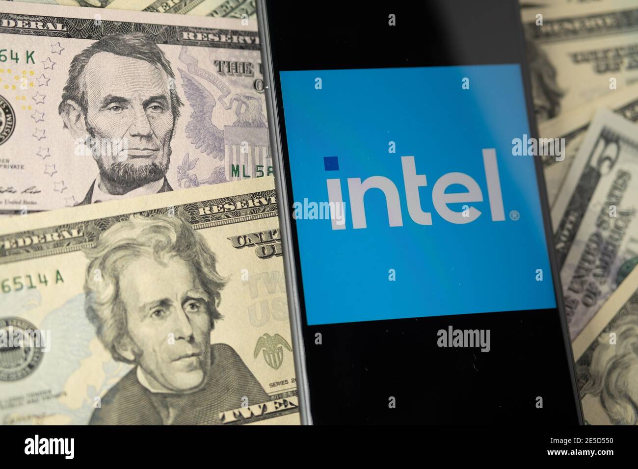 Intel logo hi-res stock photography and images - Alamy