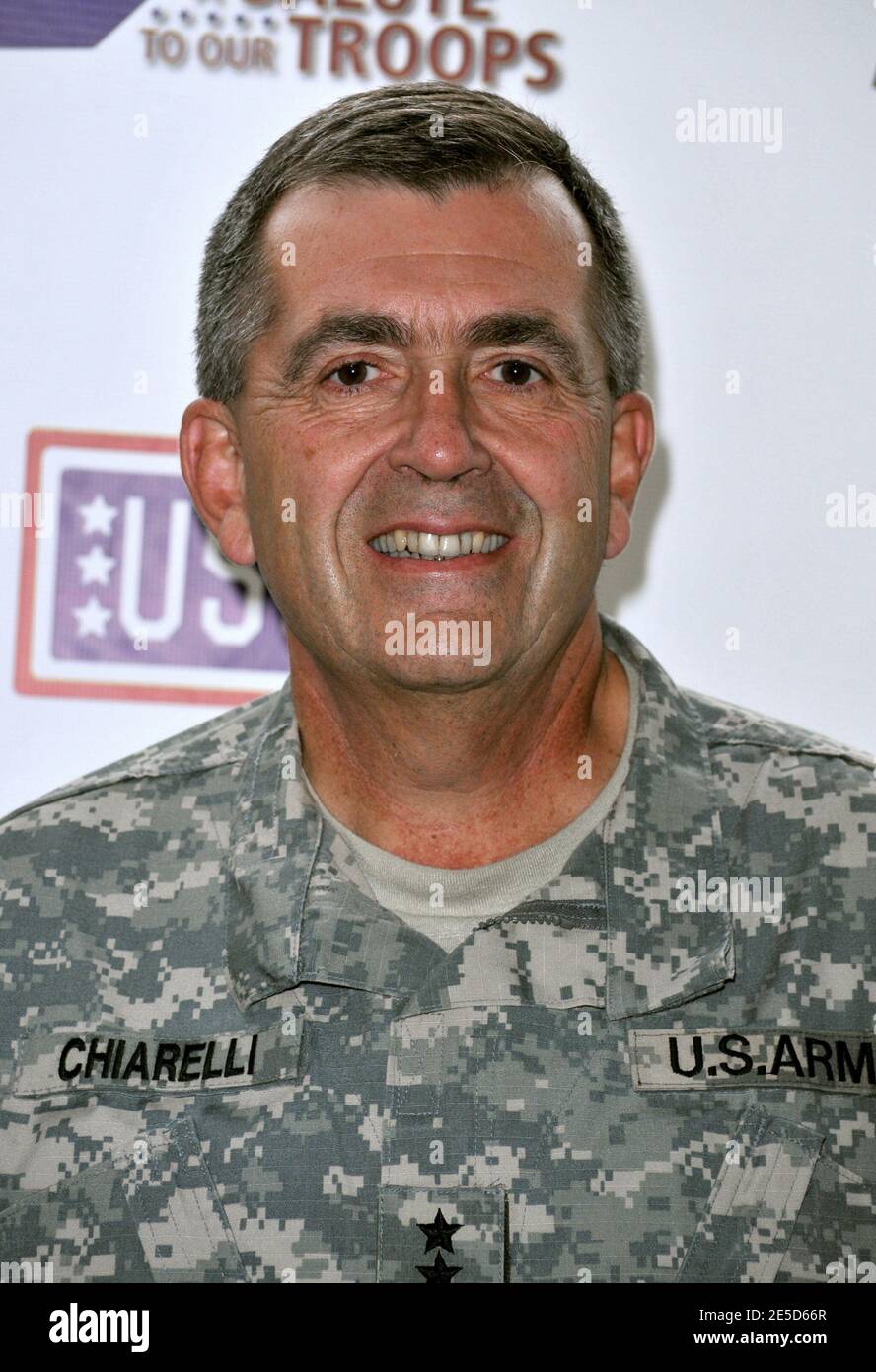 General Peter W. Chiarelli attends the 'Microsoft and the USO Second ...
