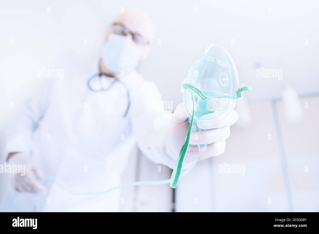 Doctor in hospital putting on oxygen mask. Breathing problems Stock ...