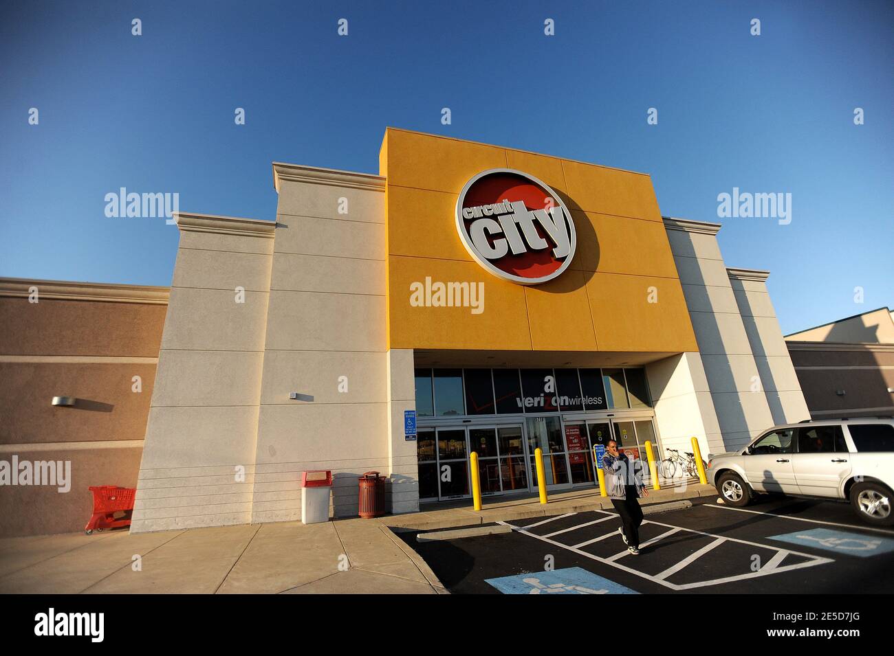 Circuit city stores hi-res stock photography and images - Alamy