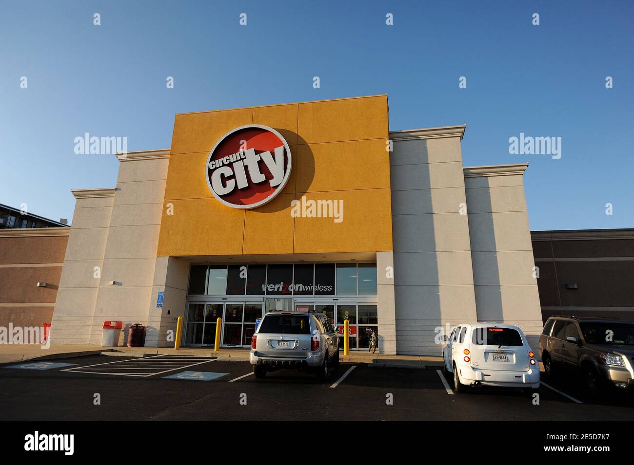 Circuit city stores hi-res stock photography and images - Alamy