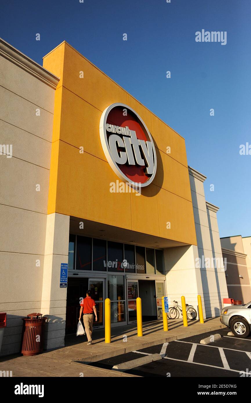Circuit city stores hi-res stock photography and images - Alamy