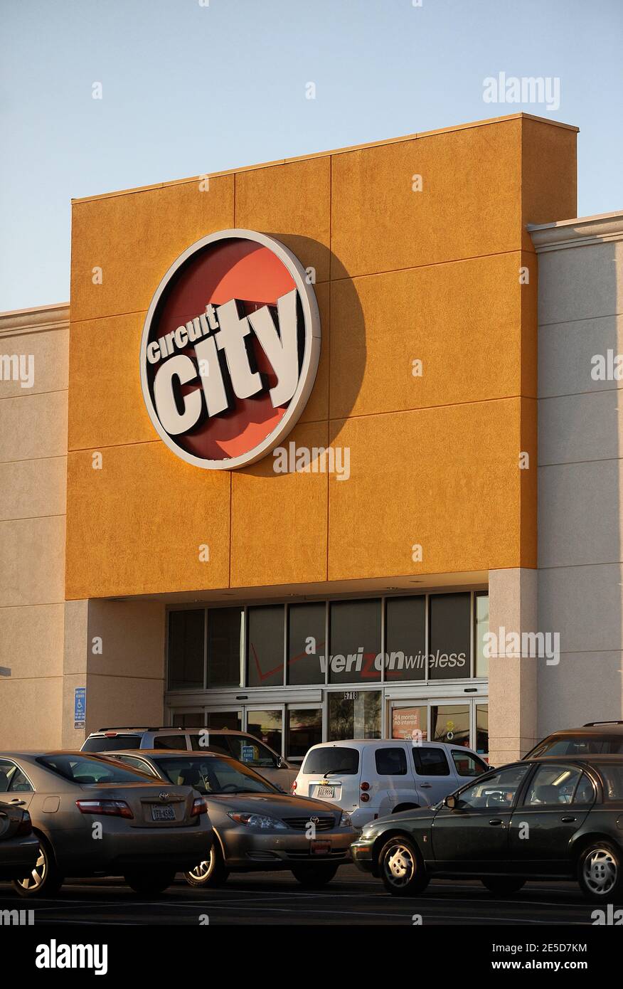 Circuit city stores hi-res stock photography and images - Alamy