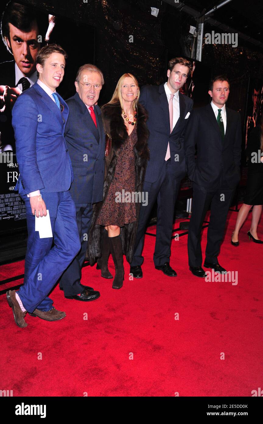Sir David Frost poses with his family at the premiere of 'Frost/Nixon ...