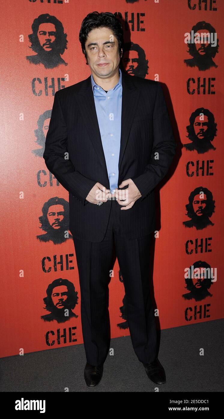 Benicio Del Toro attends the premiere of 'Che' held at the UGC Normandy ...