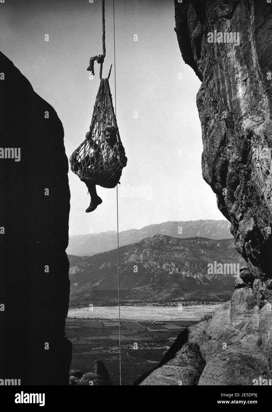 Meteora net lift, Greece, 1908, Frédéric Boissonnas Stock Photo - Alamy