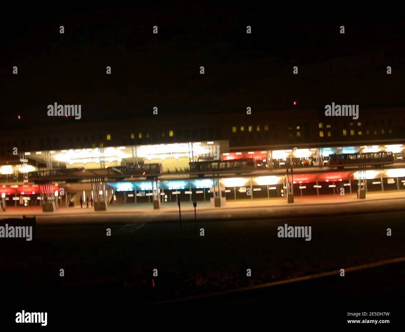 Pentagon metro hi-res stock photography and images - Alamy