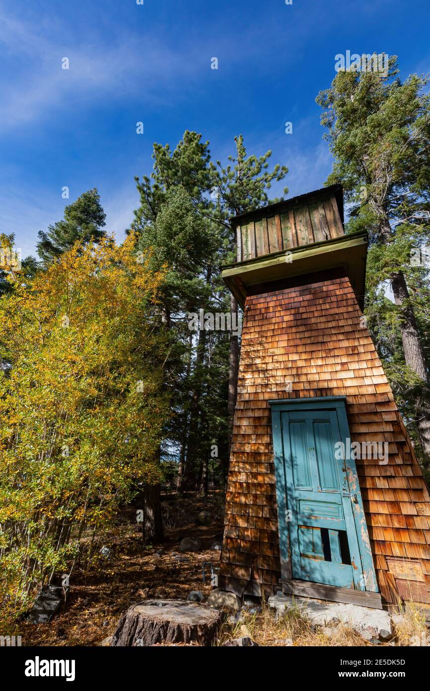 Sunny view with beautiful fall color along the Hope Valley in Lake ...