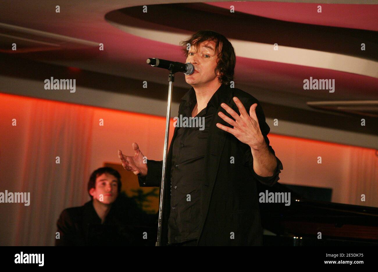 Singer Cali performs live during 'Les femmes formidables' for 'Femme ...