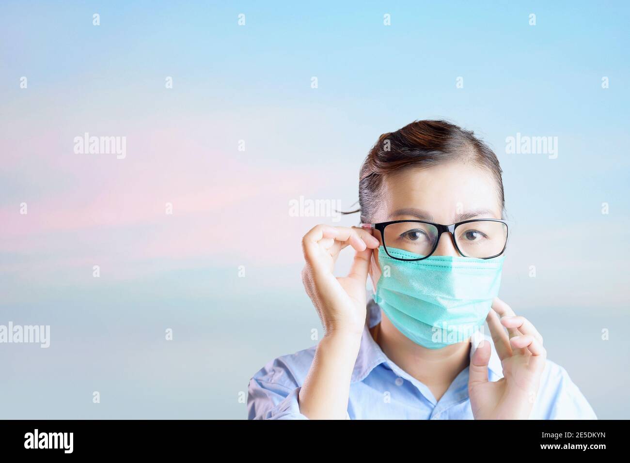 Woman wearing an anti virus protection face mask Stock Photo - Alamy