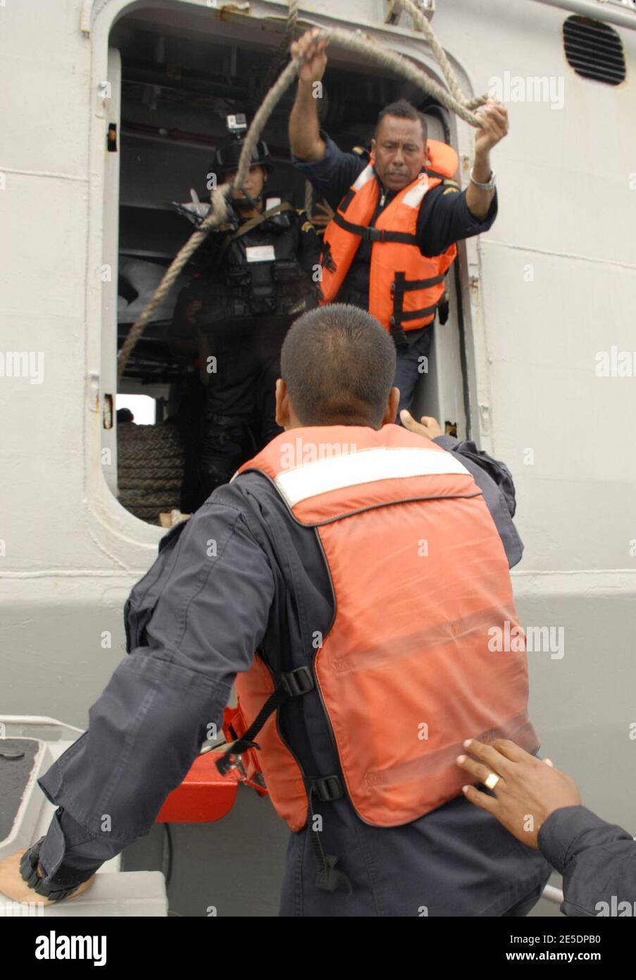 Mexican, British navy conduct boarding exercise at Tradewinds 150618 ...