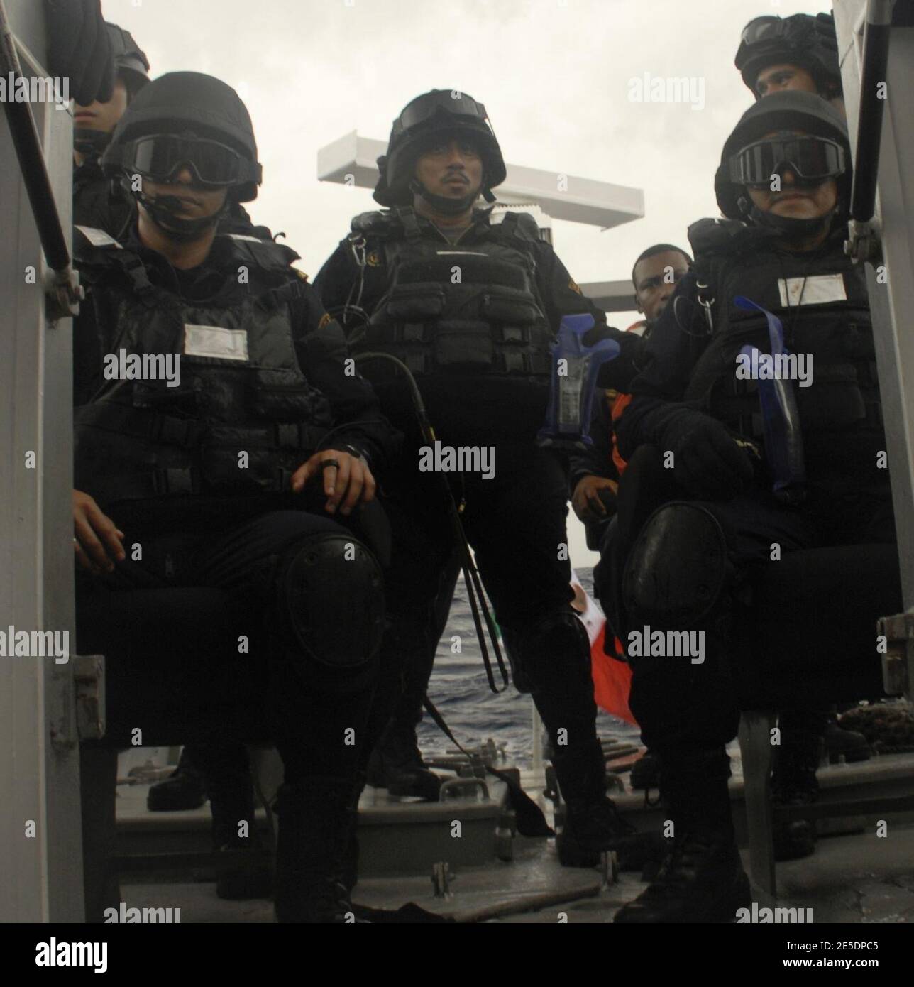 Mexican, British navy conduct boarding exercise at Tradewinds 150618 ...
