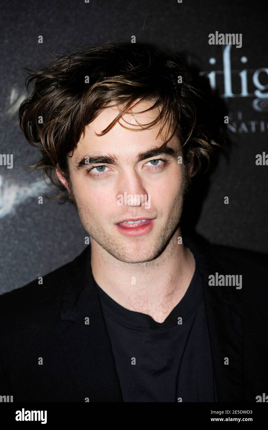Robert pattinson twilight 2008 hi-res stock photography and images - Alamy
