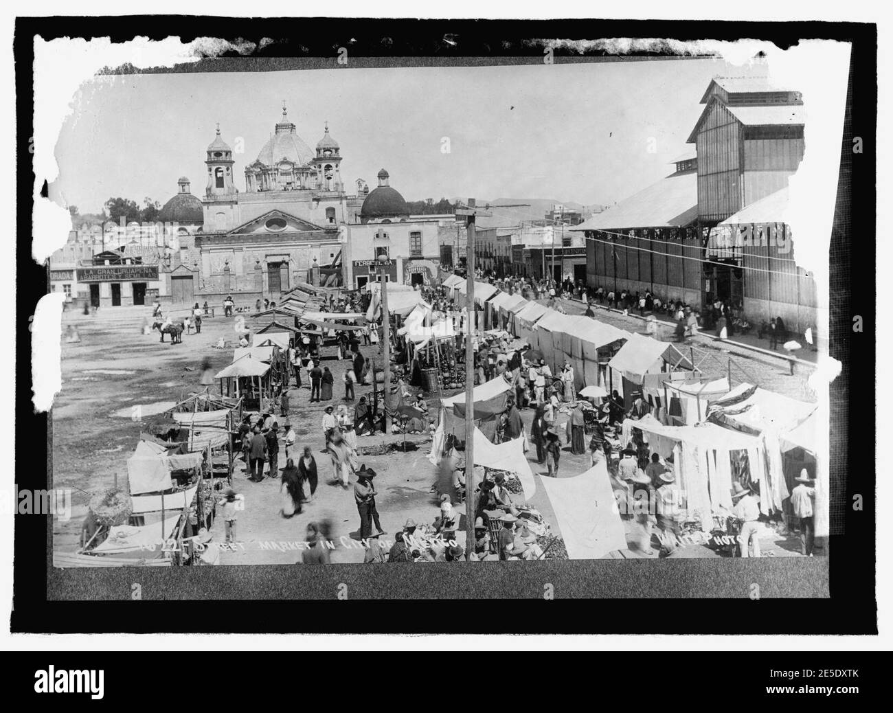 Mexico city street city Cut Out Stock Images & Pictures - Alamy