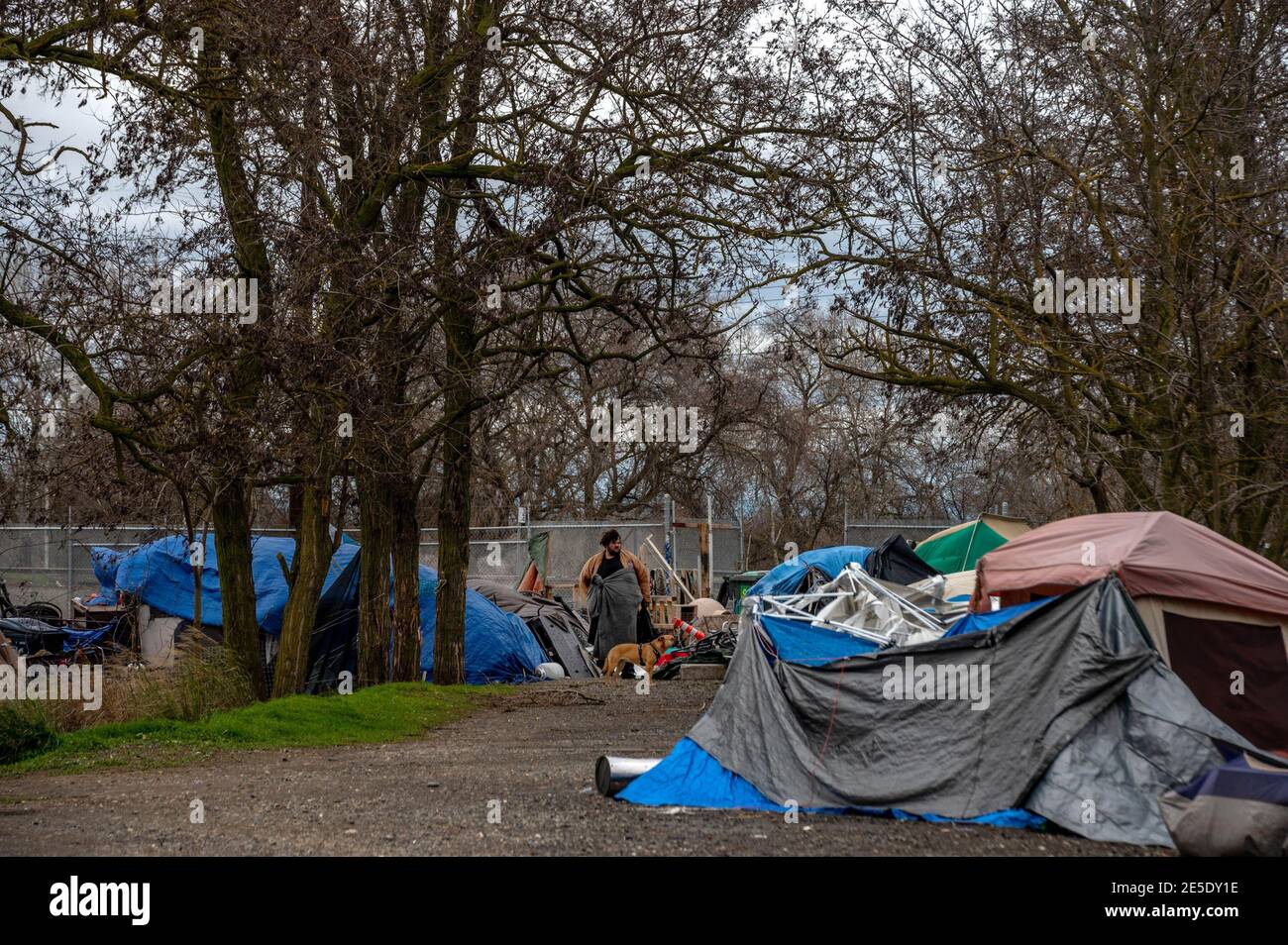 Homeless tents rain hi-res stock photography and images - Alamy
