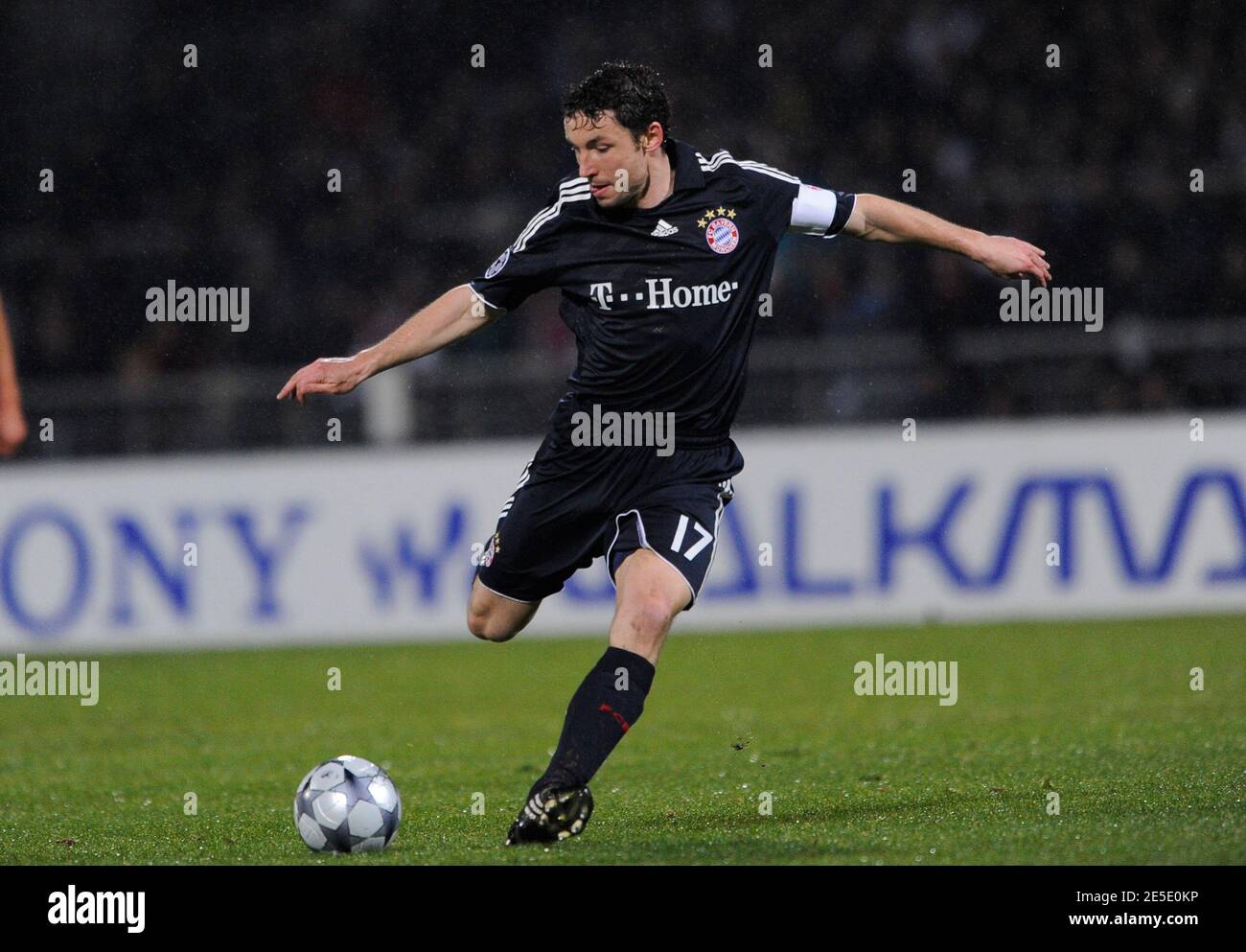Bayern' Mark van Bommel (B) during the UEFA Champions League Soccer ...