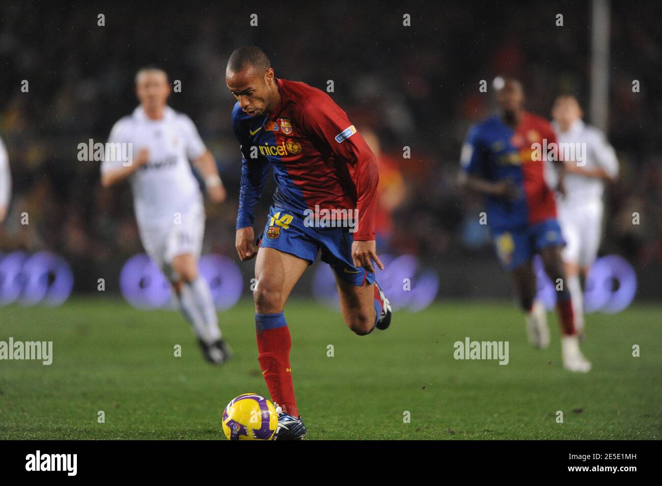 Thierry henry fc barcelona hi-res stock photography and images - Alamy