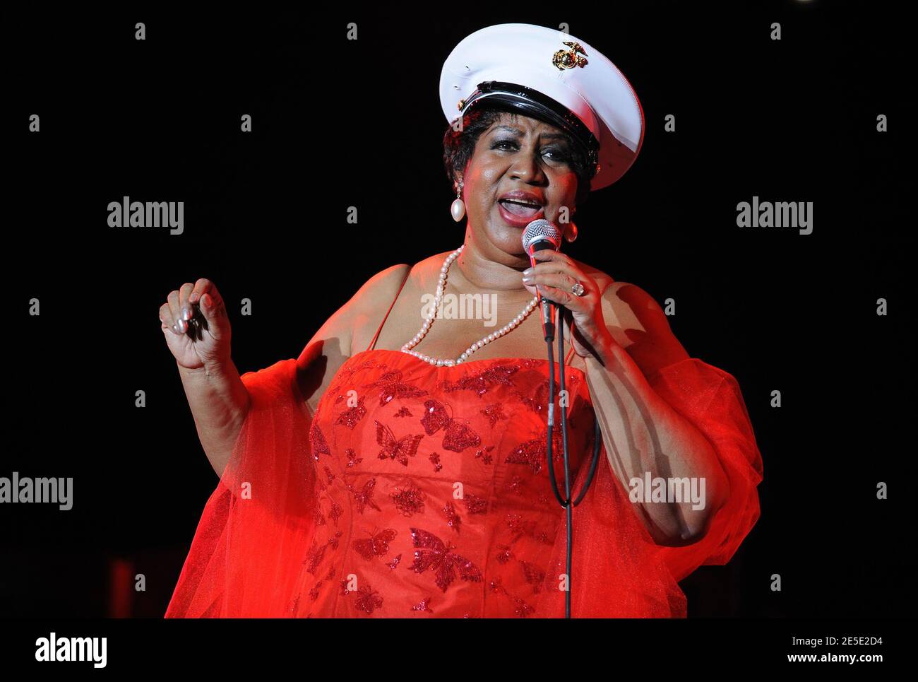 Singer Aretha Franklin performs during 'The Torch of Freedom: A Holiday ...
