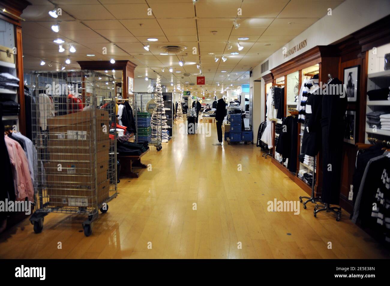 Paris printemps store interior hi-res stock photography and images - Alamy