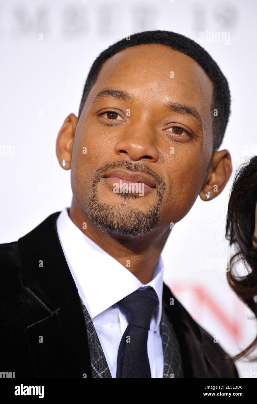 Will Smith attending the premiere of Columbia Pictures 'Seven Pounds ...