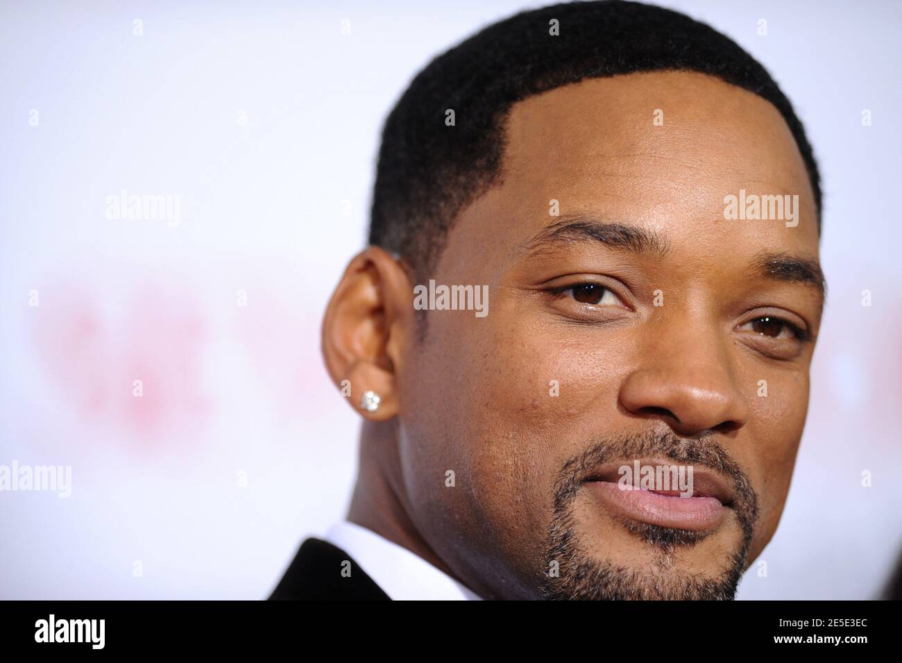 Will Smith attending the premiere of Columbia Pictures 'Seven Pounds ...