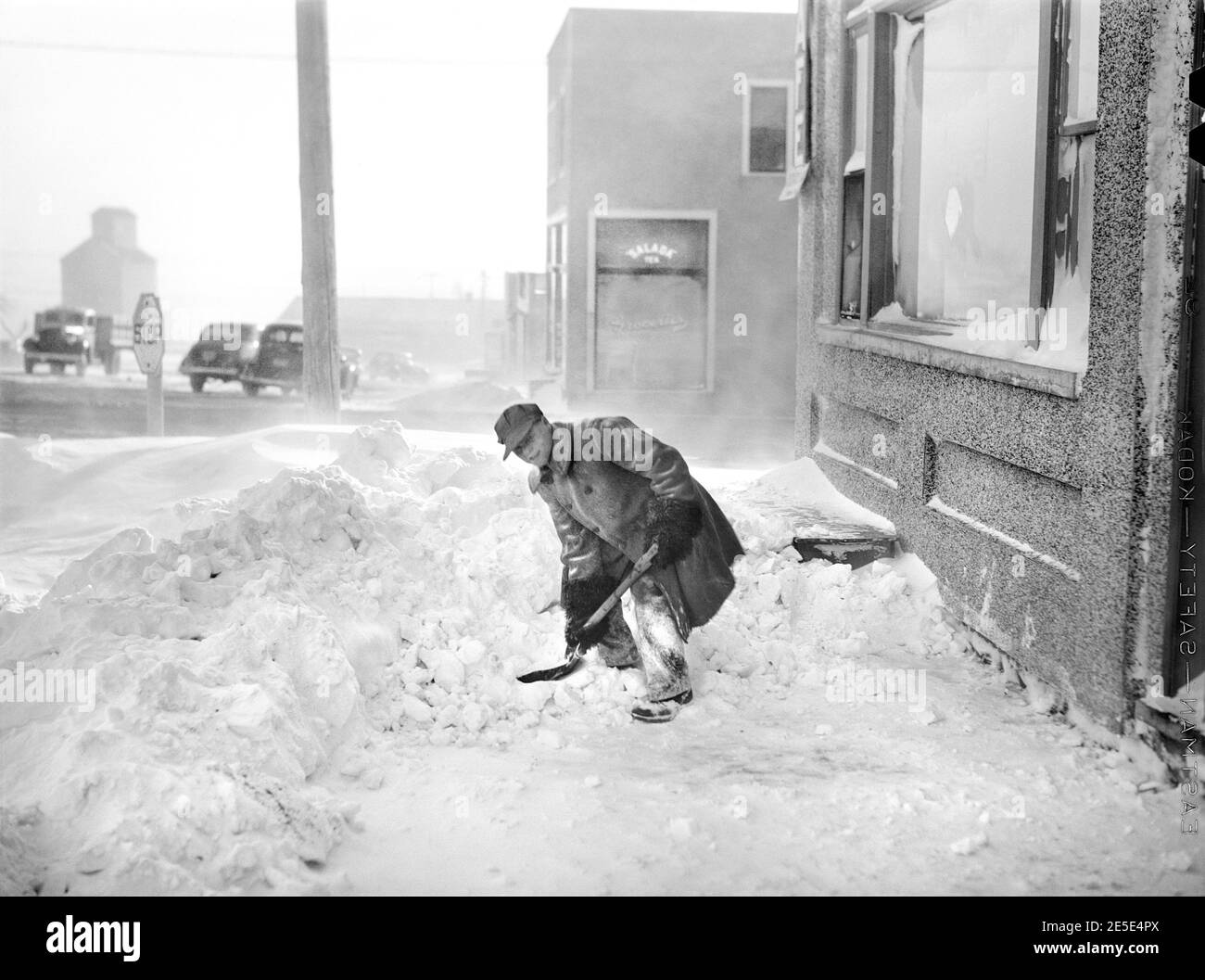 1940s snow scene hi-res stock photography and images - Alamy