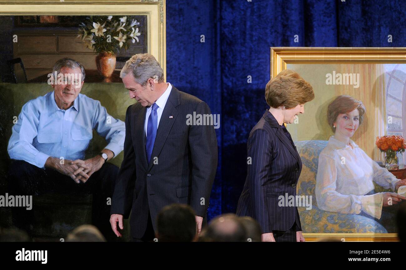 US President George W. Bush and First Lady Laura Bush unveil their ...