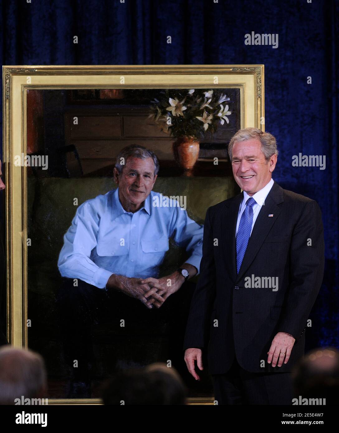 Laura bush official portrait hi-res stock photography and images - Alamy