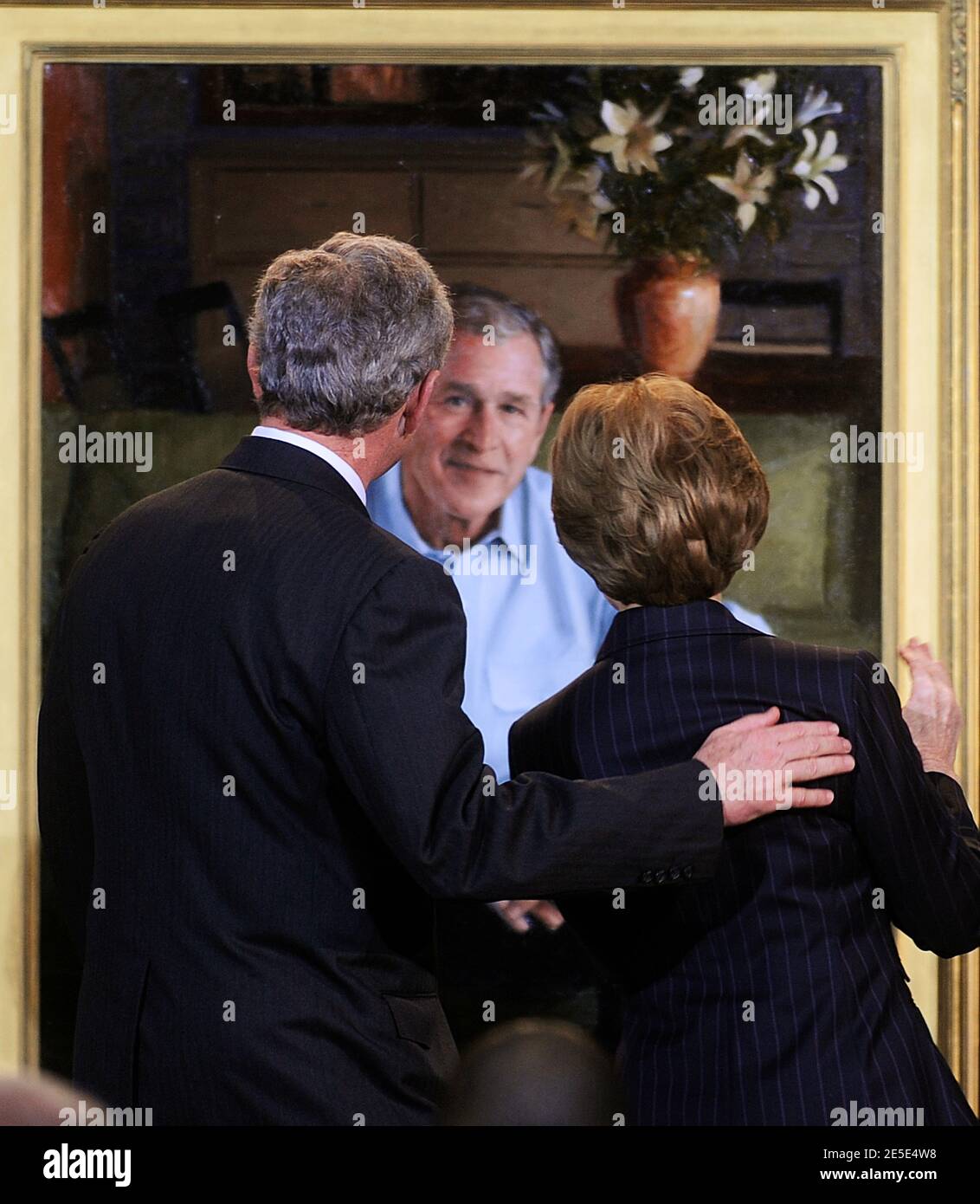 Laura bush official portrait hi-res stock photography and images - Alamy