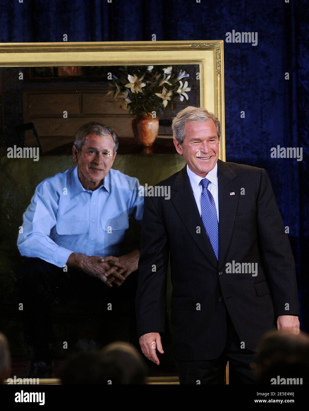 US President George W. Bush and First Lady Laura Bush unveil their ...