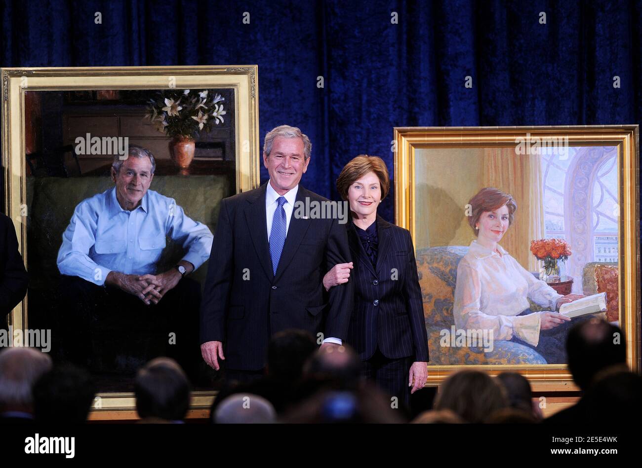 US President George W. Bush and First Lady Laura Bush unveil their ...