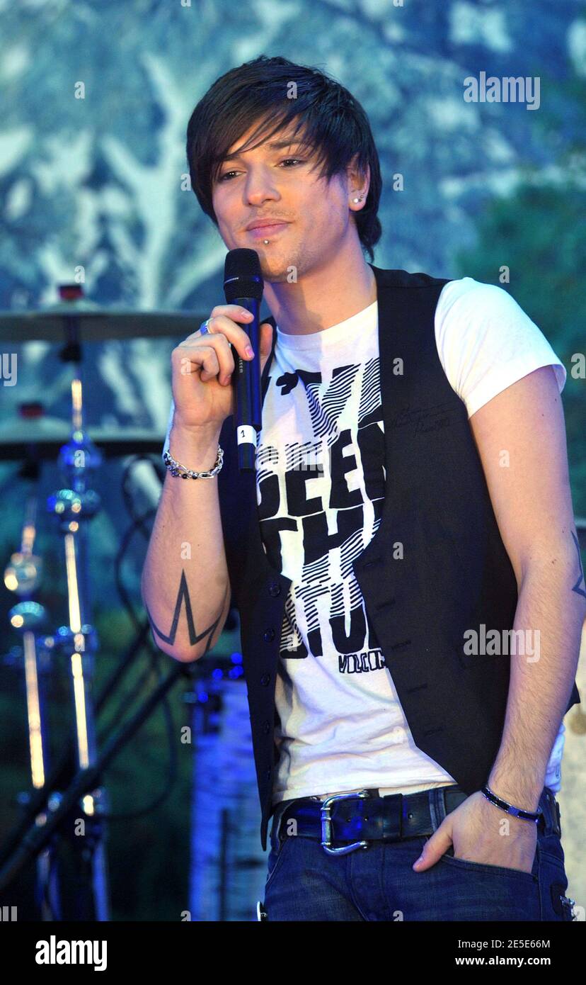 Quentin Mosimann performs live during the 'Milka Reve de Neige' benefit ...