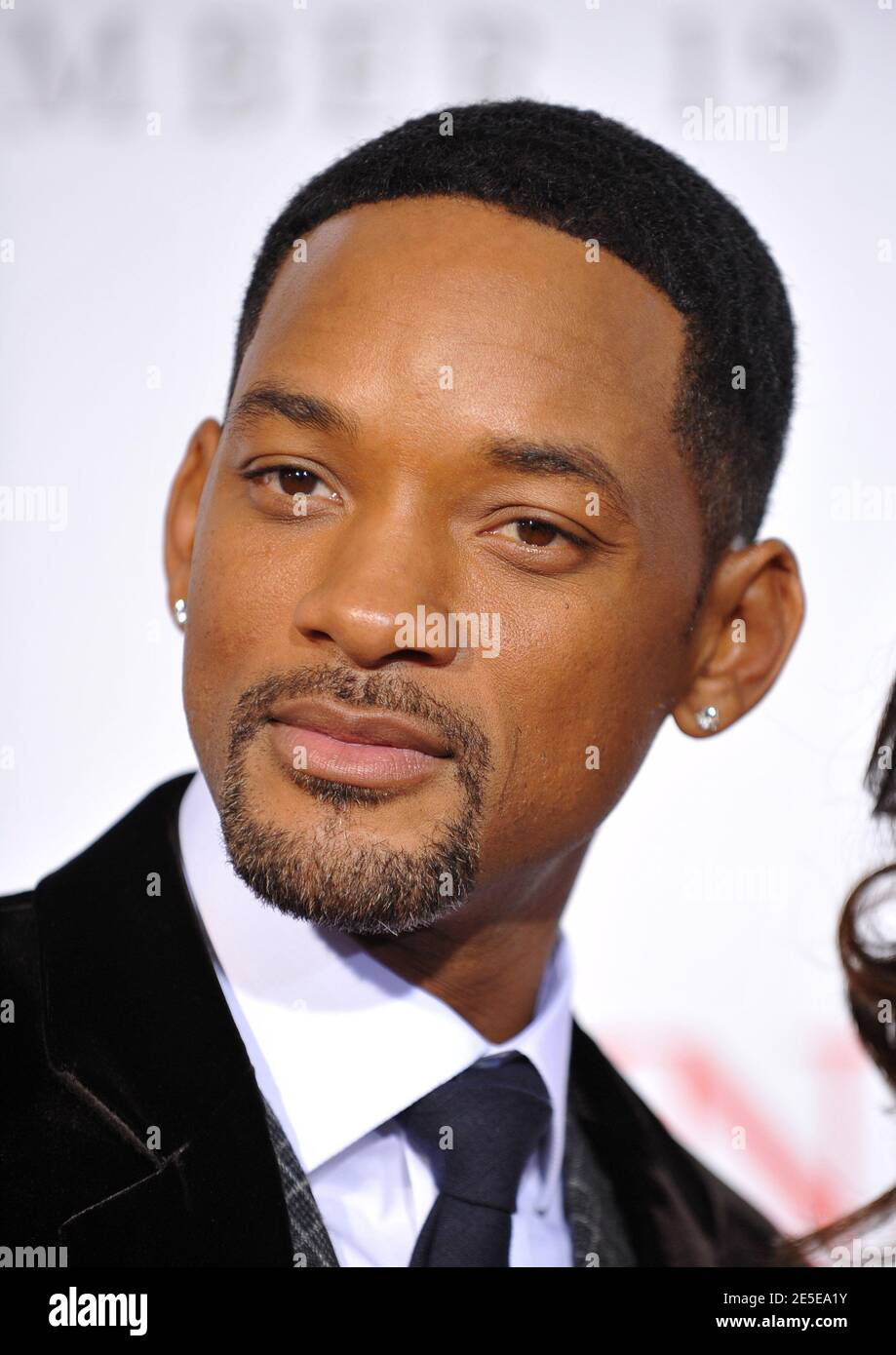 Will Smith attends the premiere of "Columbia Pictures "Seven Pounds ...