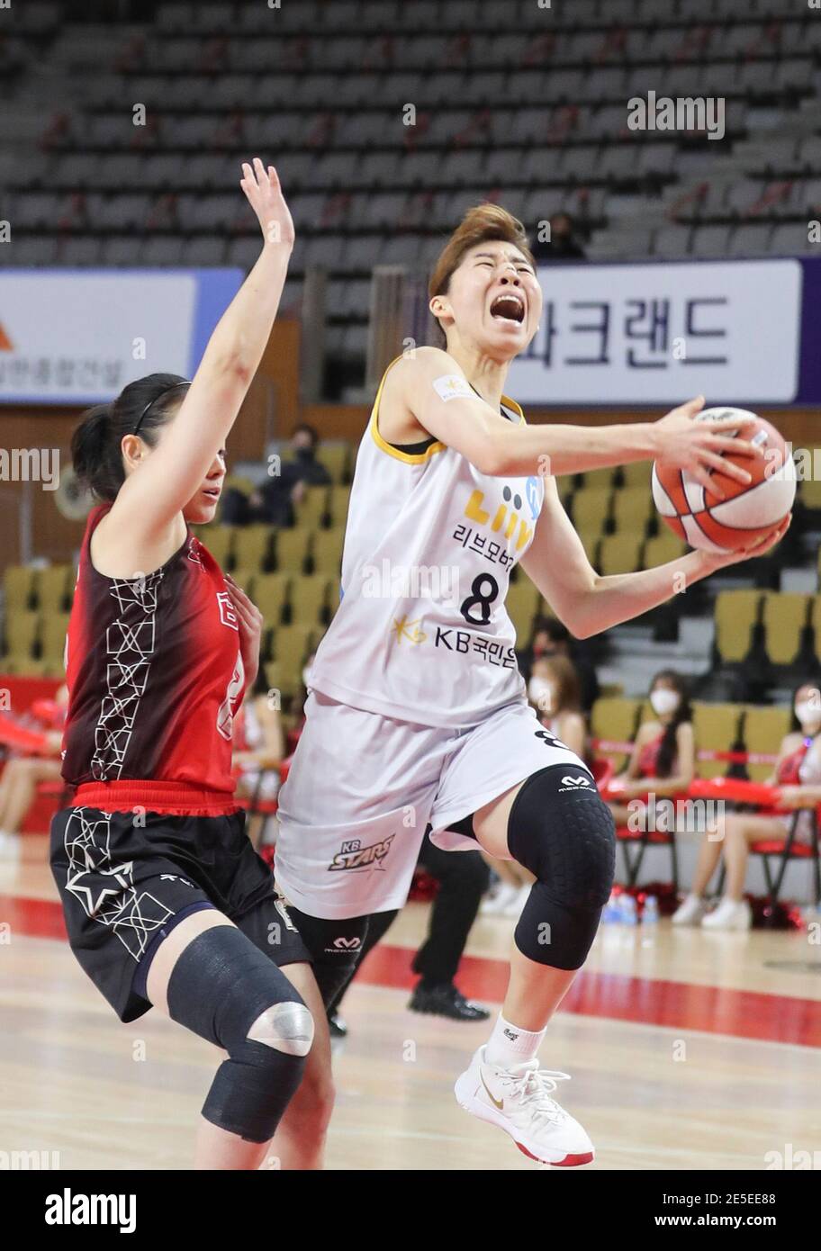 28th Jan, 2021. Kim Min-jung in action Kim Min-jung (R) of the KB Stars ...