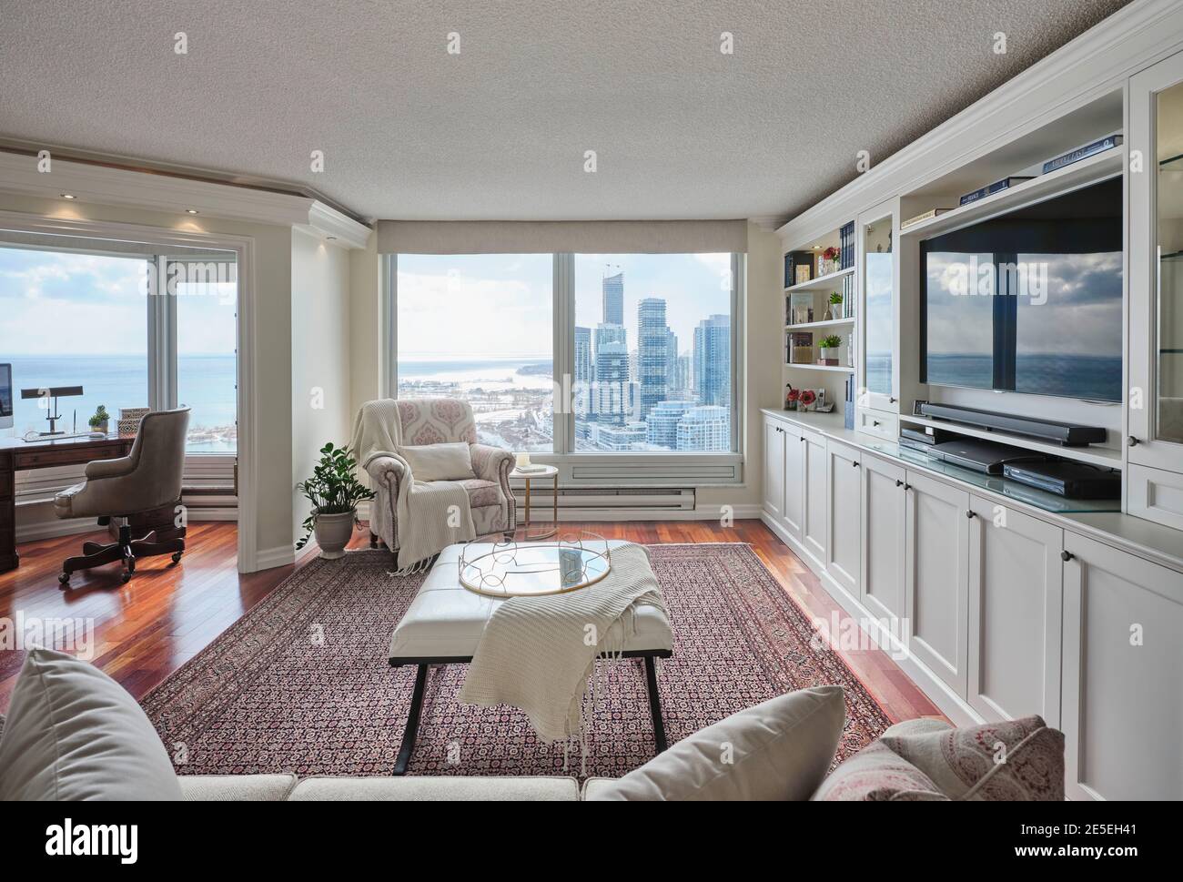 Toronto waterfront luxury condominiums Stock Photo - Alamy