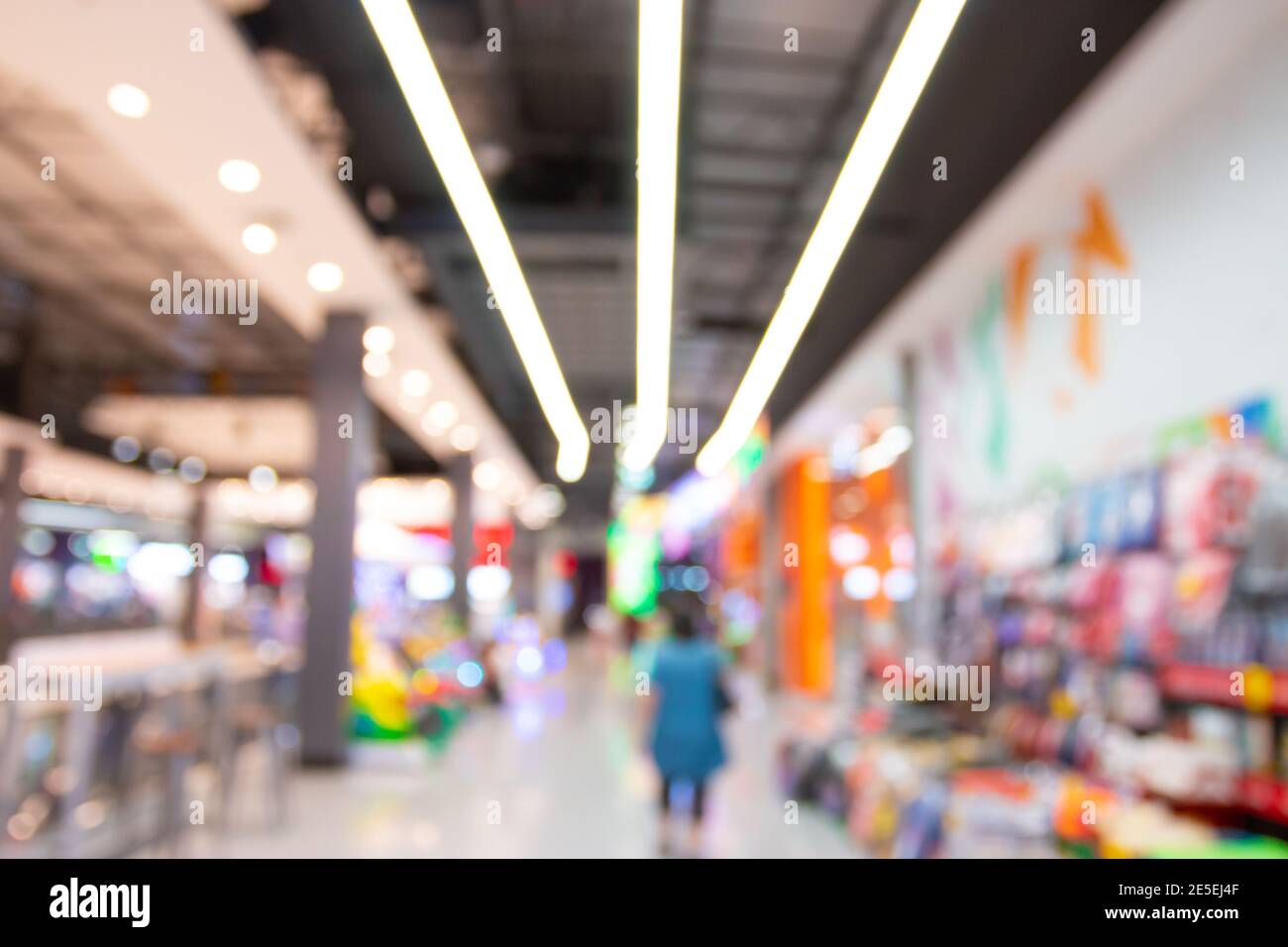 Abstract blur with bokeh and defocused shopping mall in deparment store ...