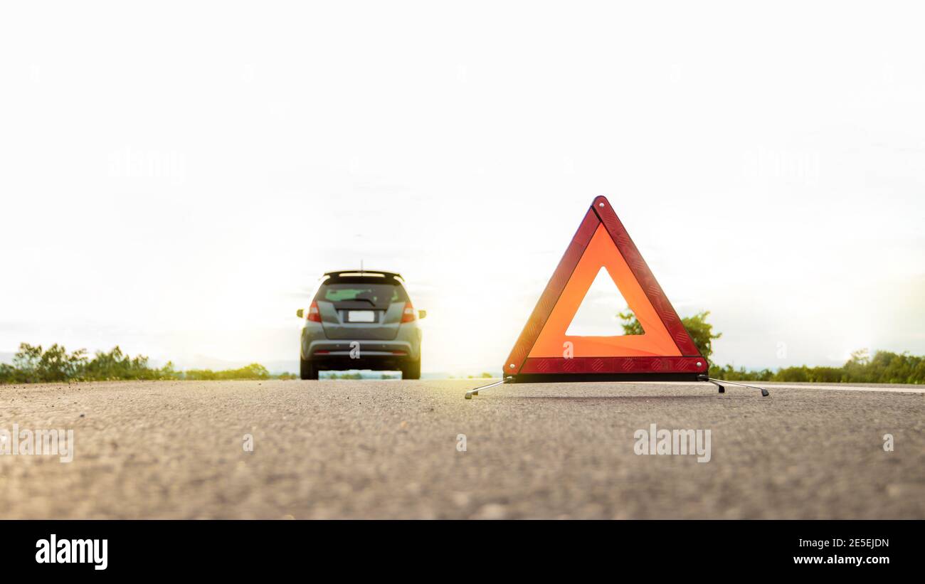 Triangle emergency sign close hi-res stock photography and images - Alamy