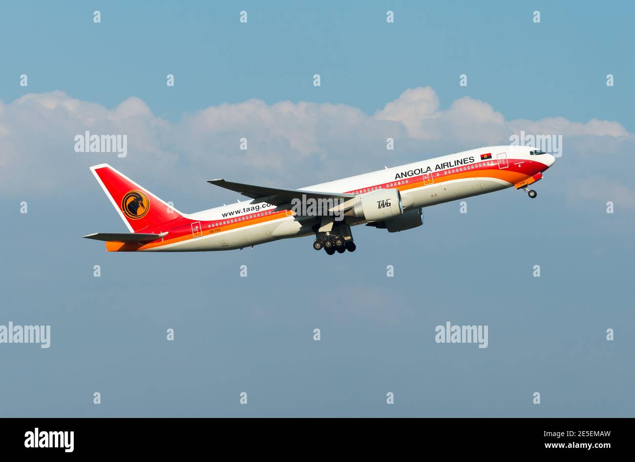 Transportes aereos de angola hi-res stock photography and images - Alamy