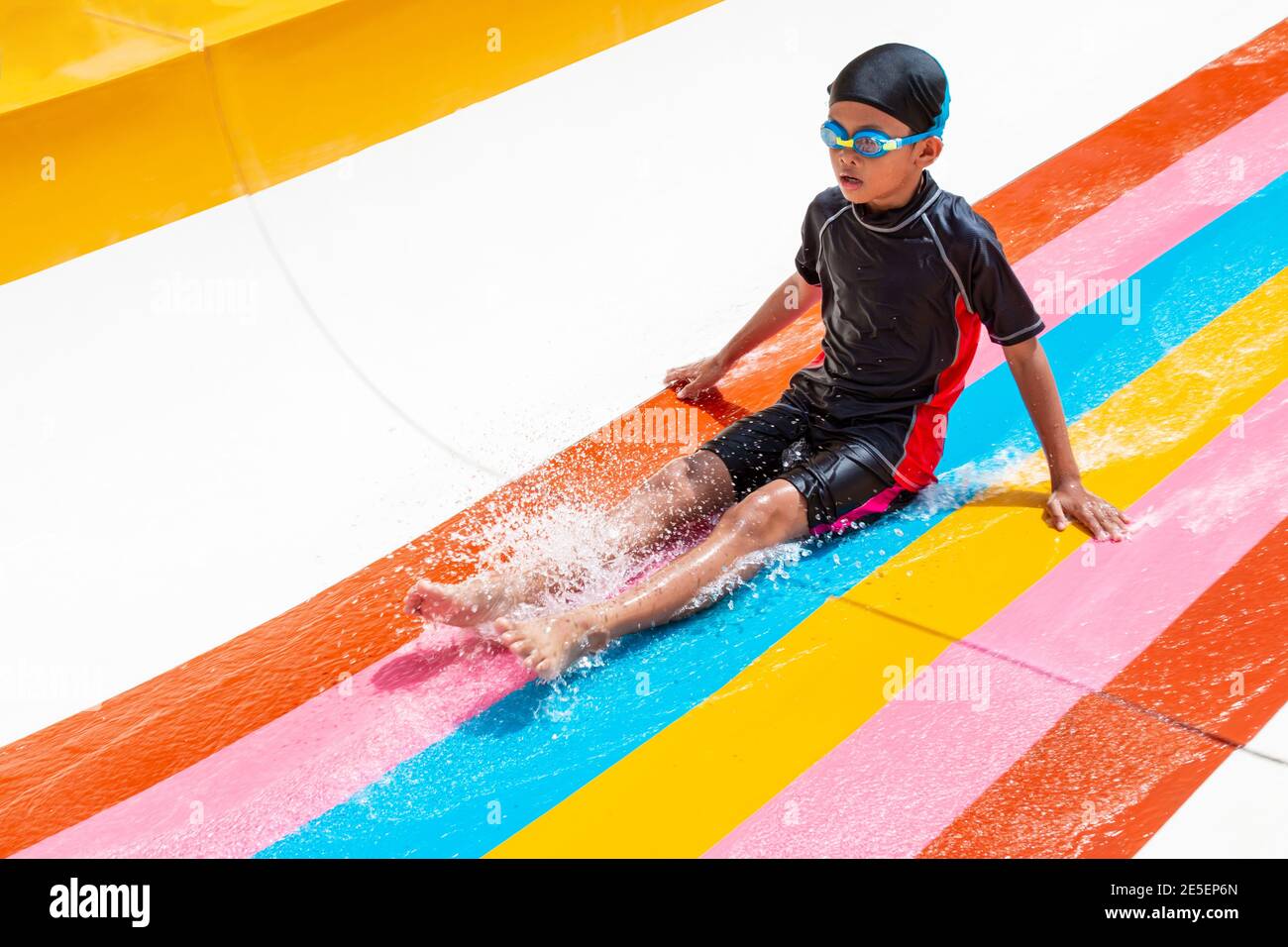 Kids splashing water hi-res stock photography and images - Alamy